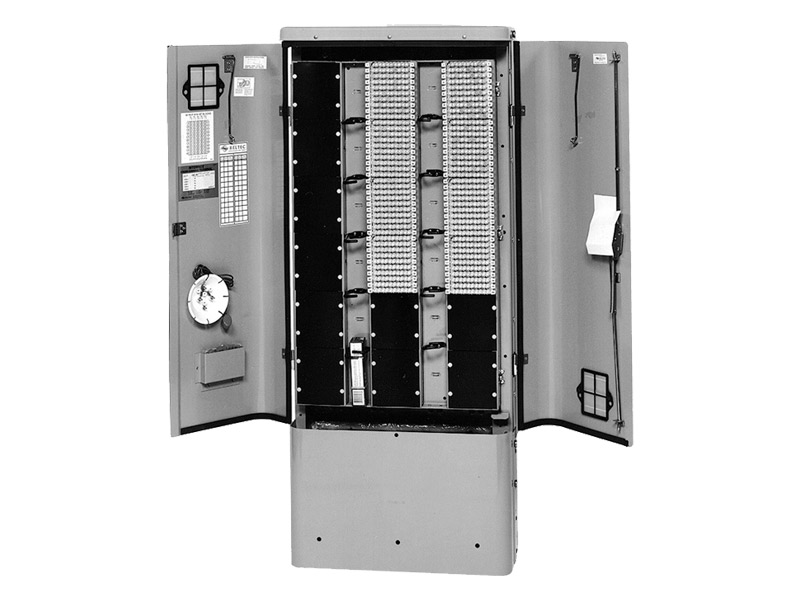 Vertiv | Outdoor Enclosures | Vertiv CXE LCX, Swing-Out Panel